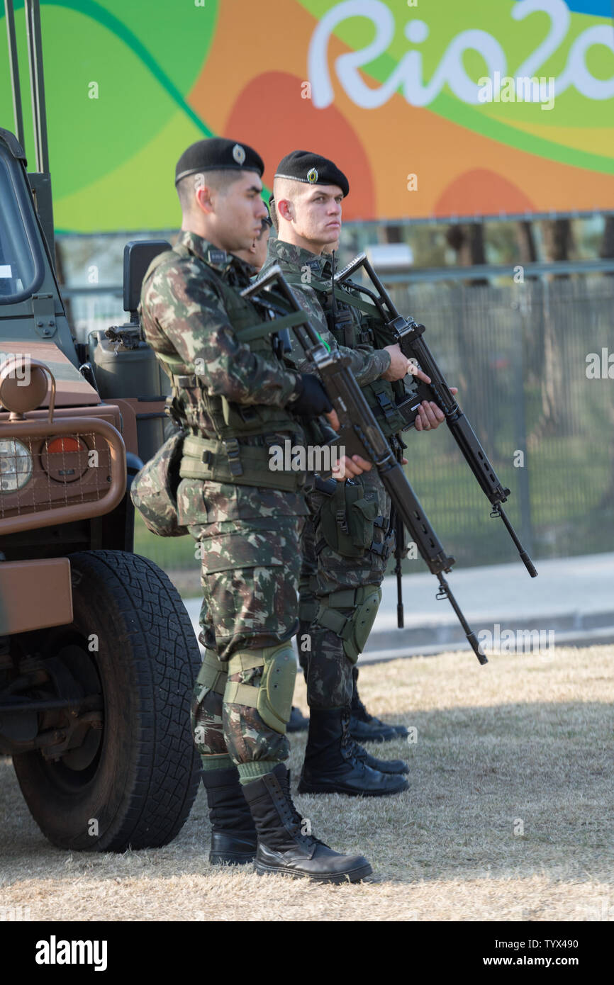 Brazilian army soldiers guard the entrance to the Rio Olympics Athletes ...