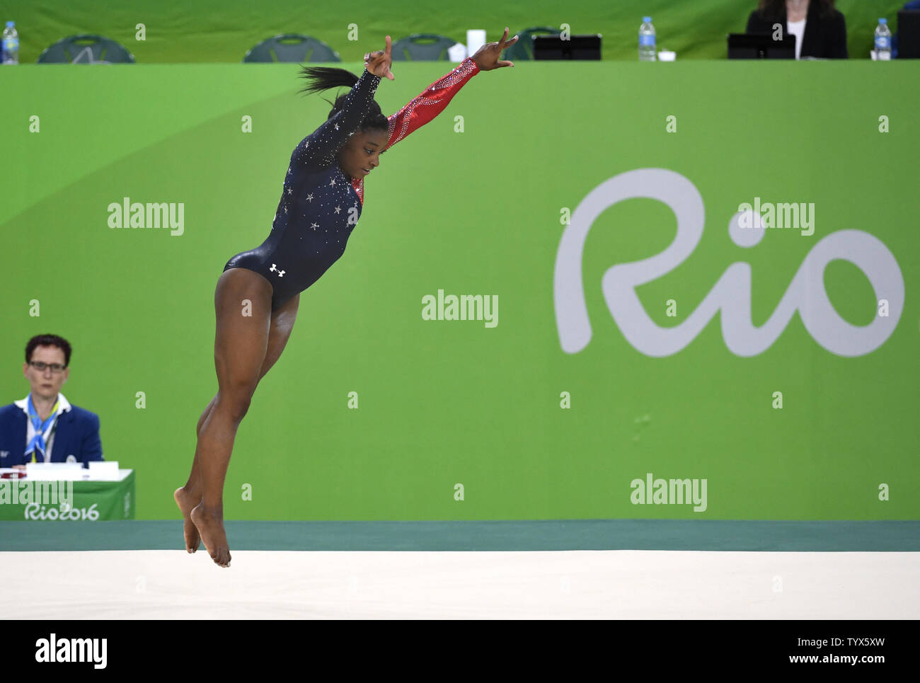 2016 gymnastics floor routine biles hi-res stock photography and images ...