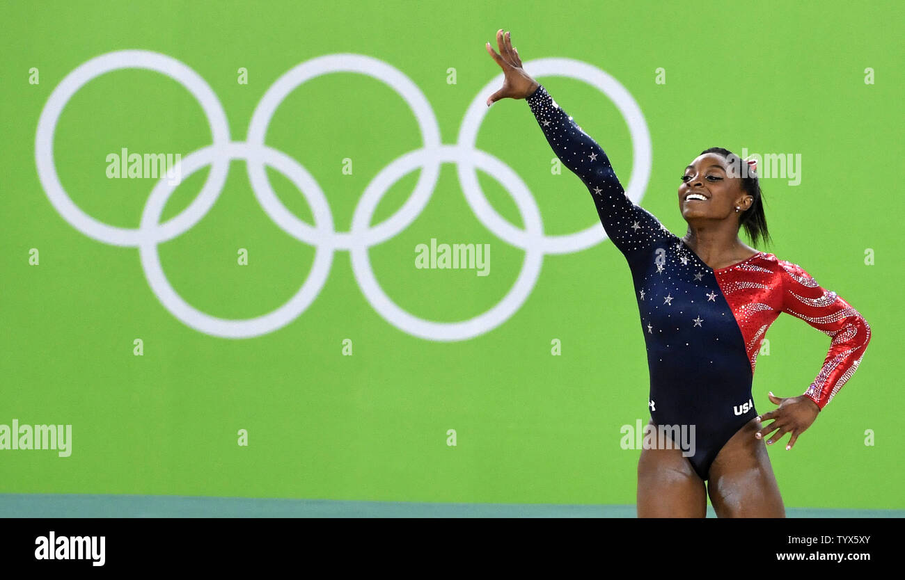 2016 gymnastics floor routine biles hi-res stock photography and images ...