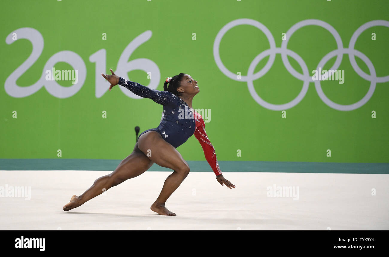 2016 gymnastics floor routine biles hi-res stock photography and images ...