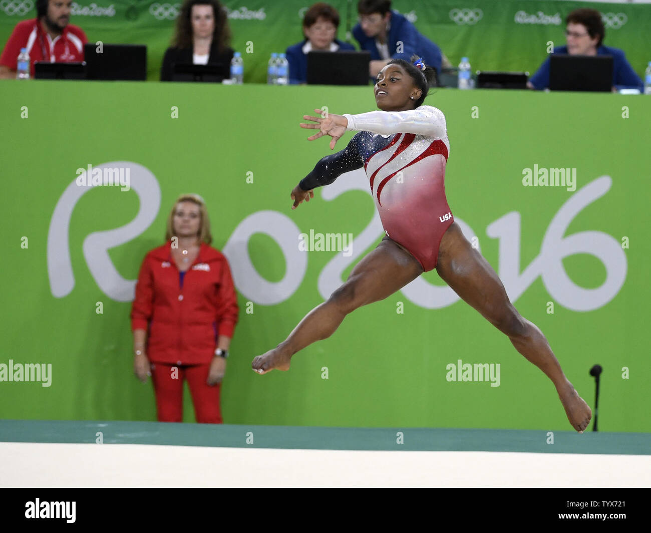 2016 gymnastics floor routine biles hi-res stock photography and images ...