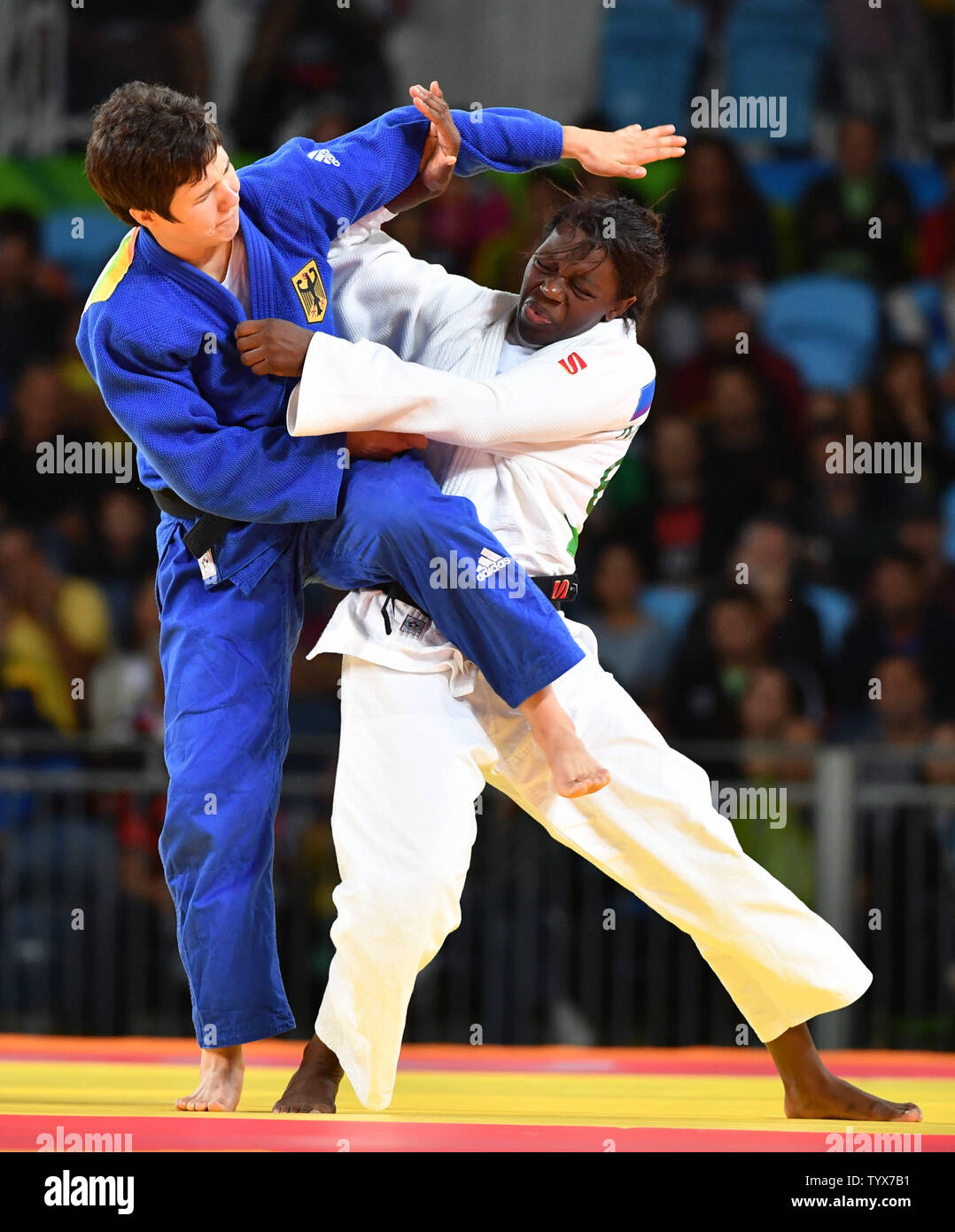 Spain's Maria Bernabeu (R) and Germany's Laura Vargas Koch compete in ...