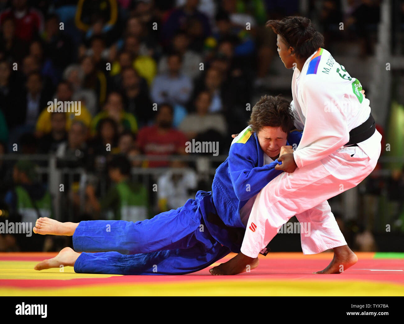 Spain's Maria Bernabeu (R) and Germany's Laura Vargas Koch compete in ...