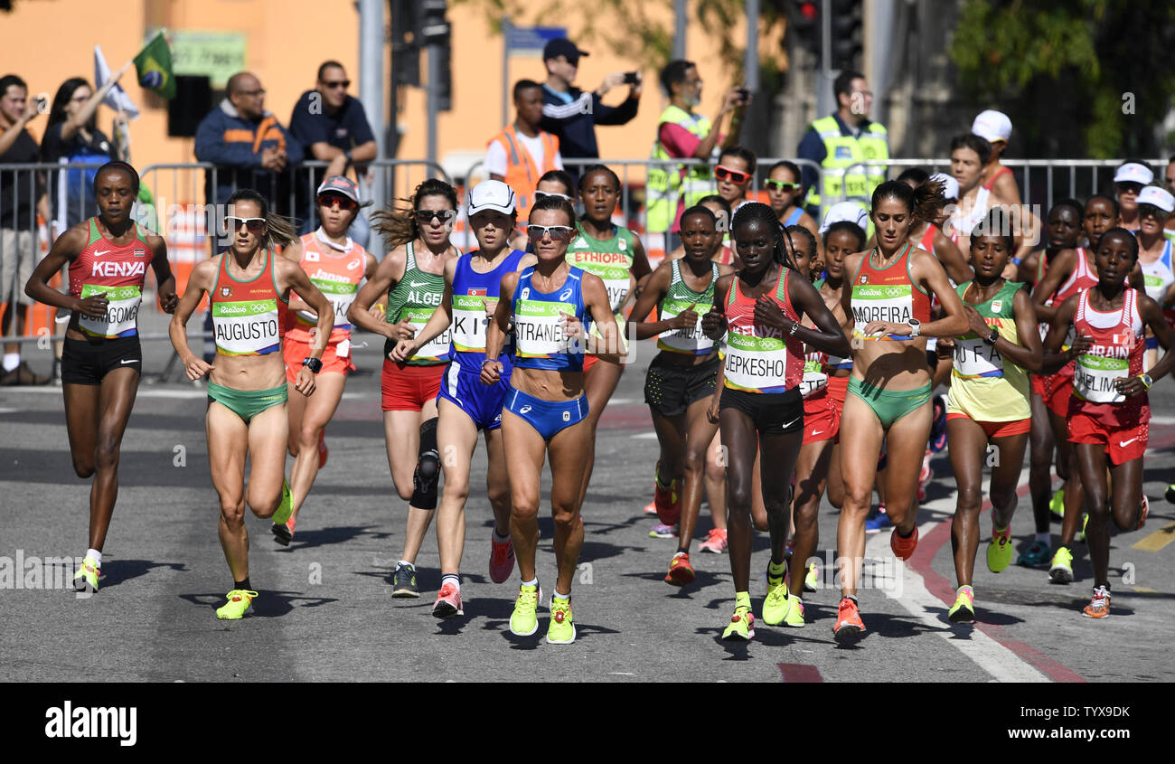 More than 150 runners begin the Women's Marathon in the streets of ...