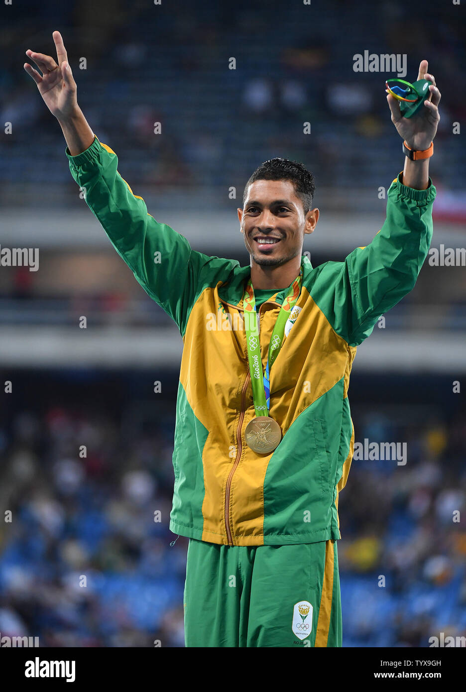 Wayde Van Niekerk (RSA) celebrates his world record gold medal time ...