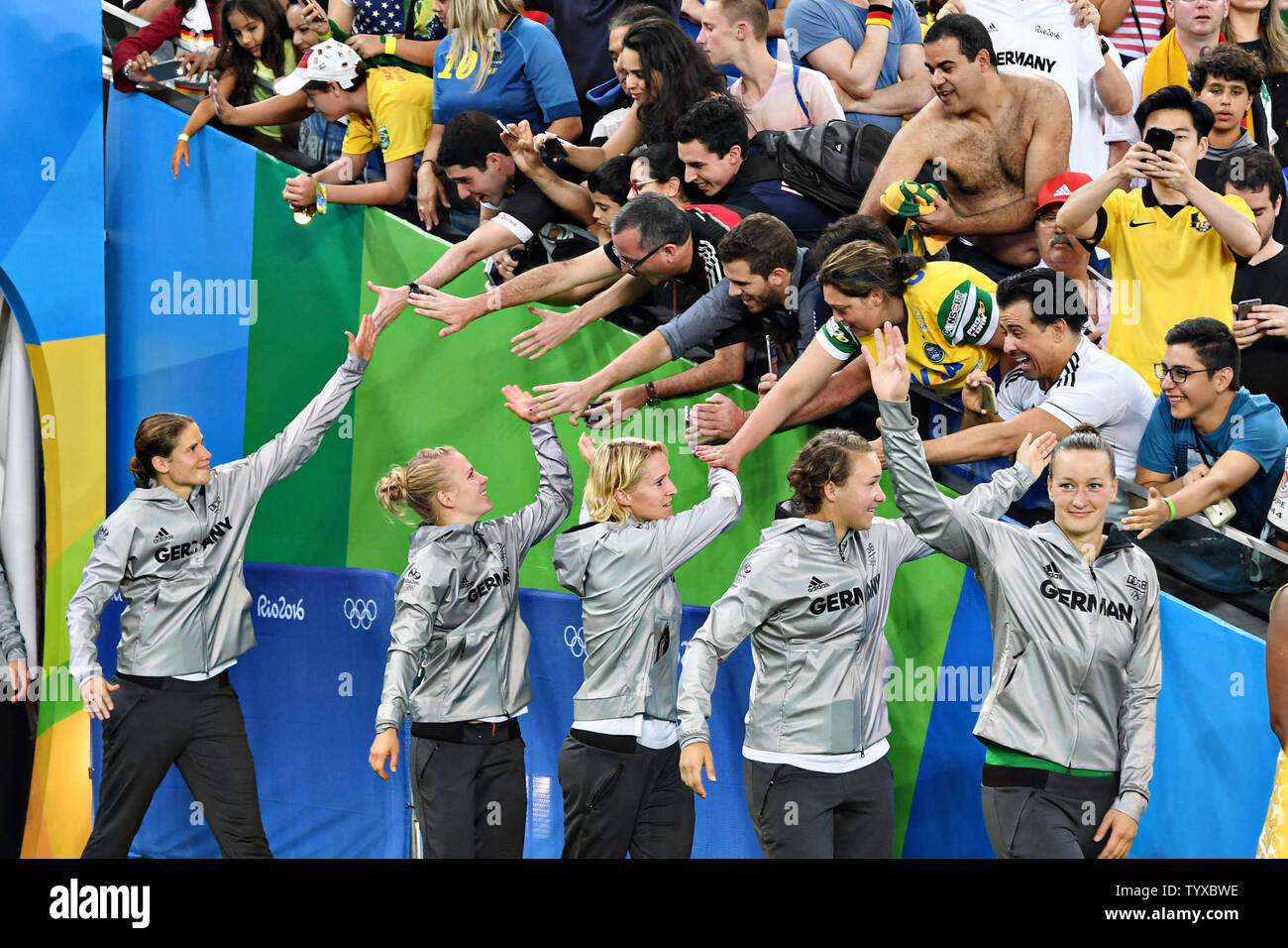 Summer olympics spectators 2016 hi-res stock photography and images - Alamy