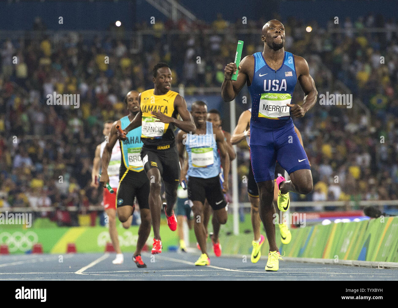 Mens 400 meter relay hi-res stock photography and images - Alamy