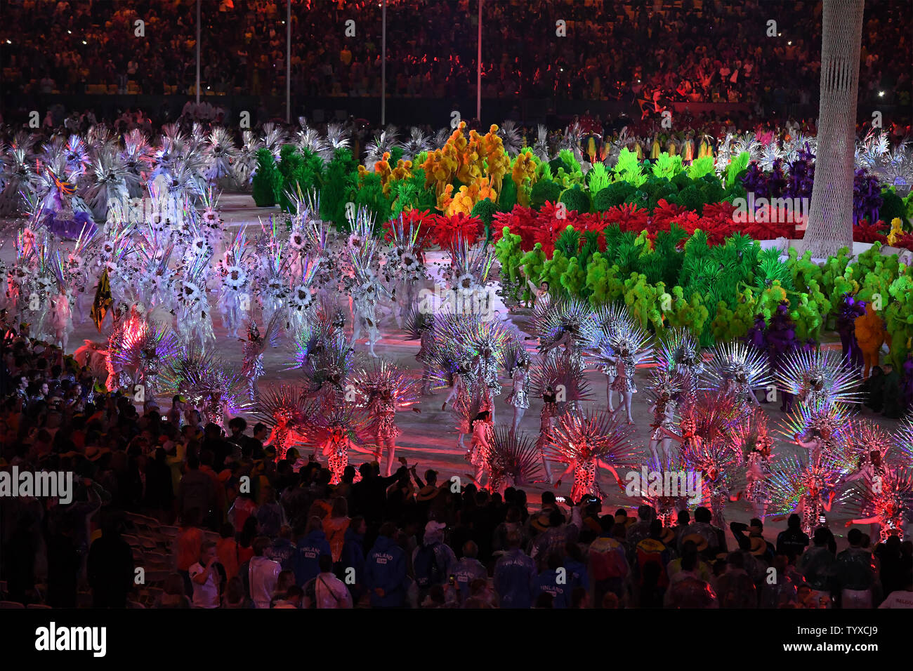 Dancers perform during the Closing Ceremony in Maracan‹ Stadium at the ...