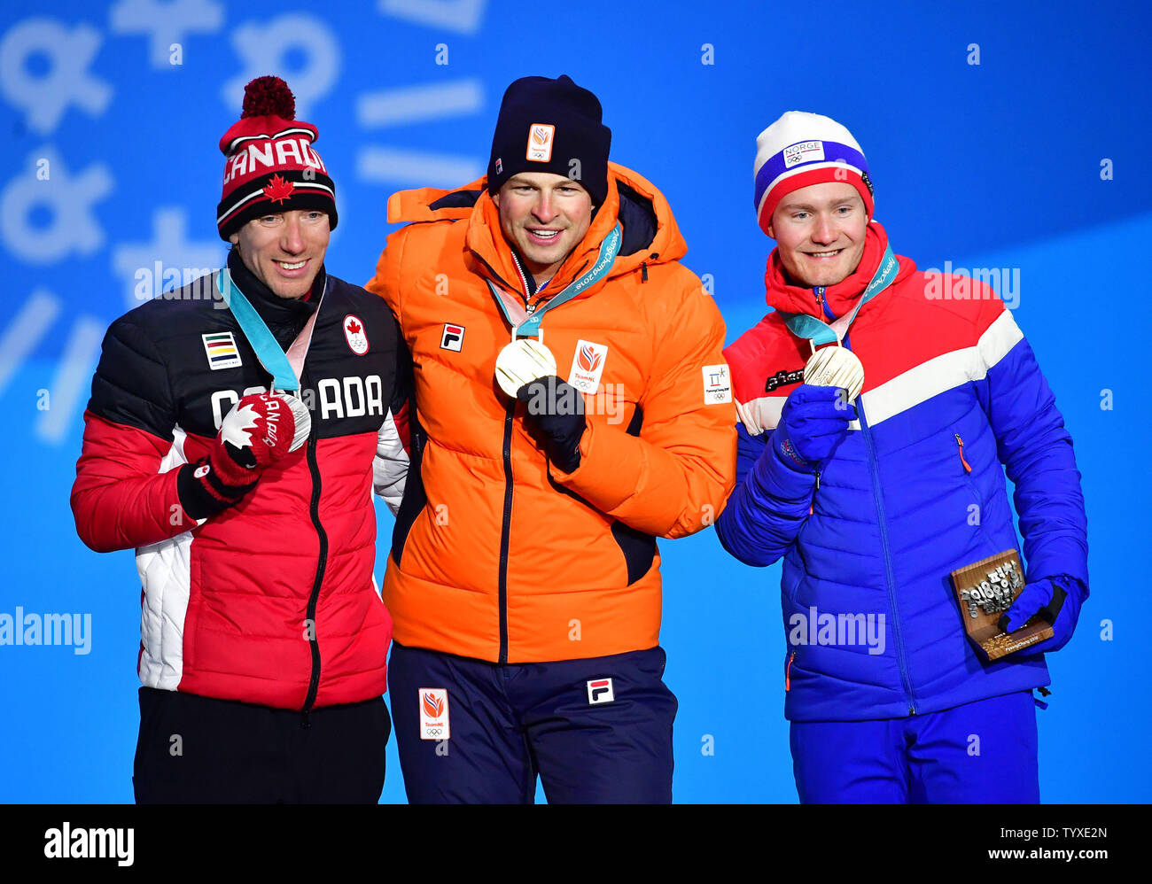 Silver medalist Canada's Ted-Jan Bloemen (L), gold medalist Netherland ...