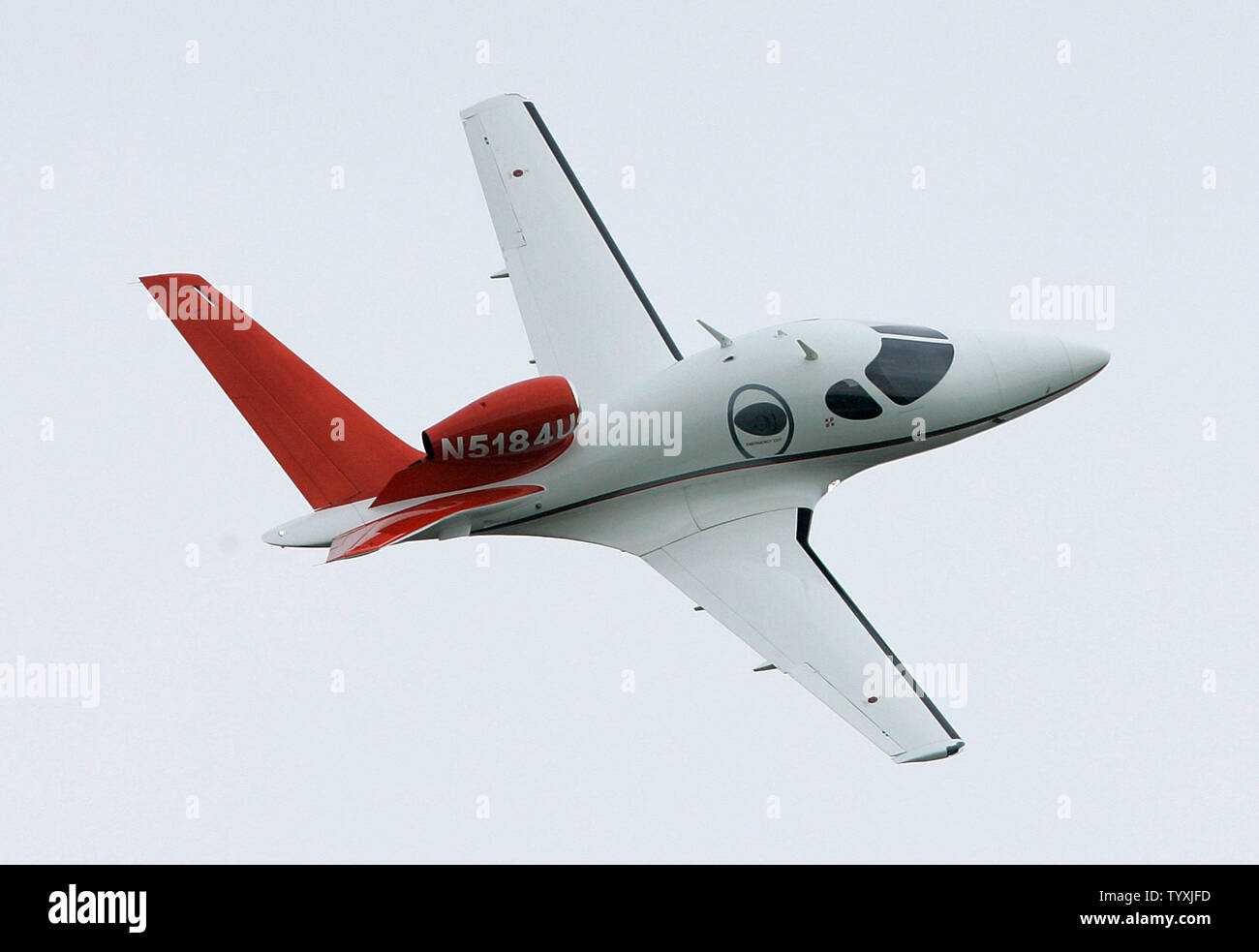 The Eclipse 400 personal jet flys a demonstration at the Experimental ...