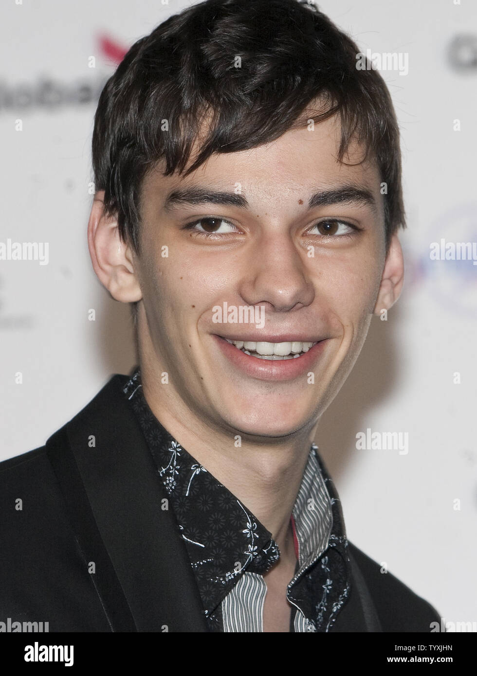 Actor and presenter devon Bostic arrives on the Red Carpet for the 2009 ...
