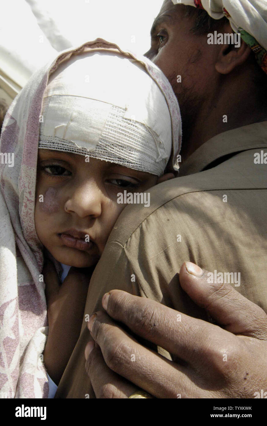Pakistani man holds his son as they look for shelter in the aftermath ...