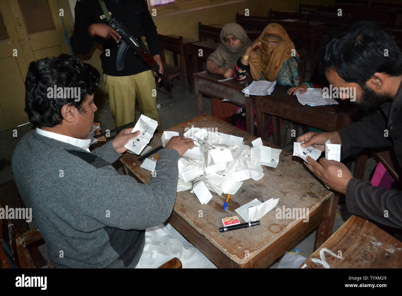 Ballots hand count hi-res stock photography and images - Alamy