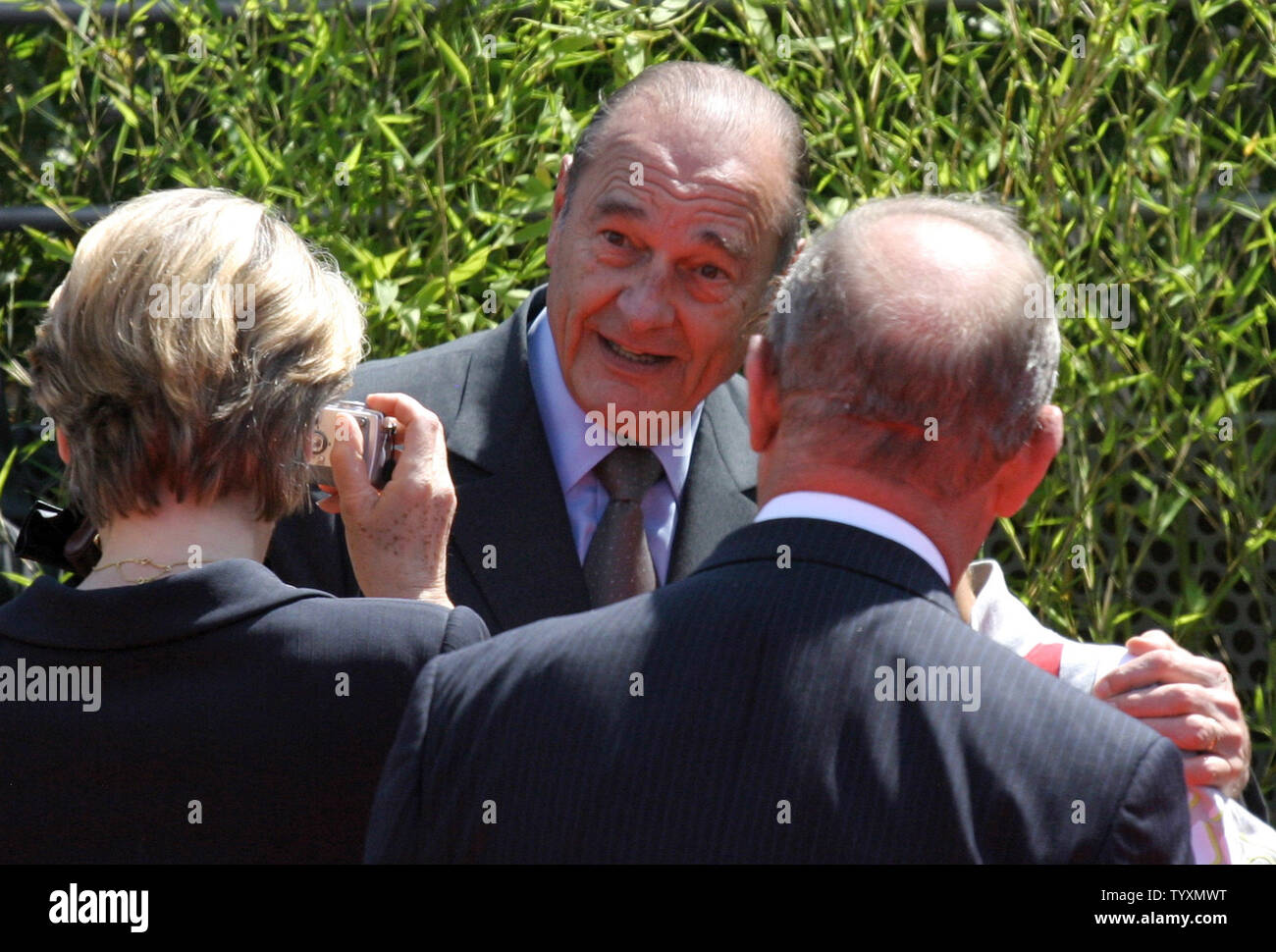 French president jacques chirac poses hi-res stock photography and ...