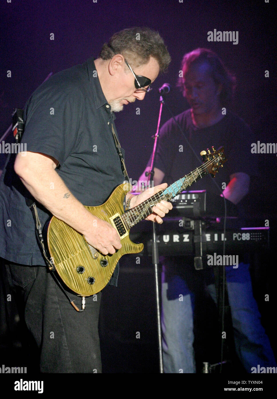 Guitarist Richard Williams (L) and singer/keyboard player Steve Walsh ...