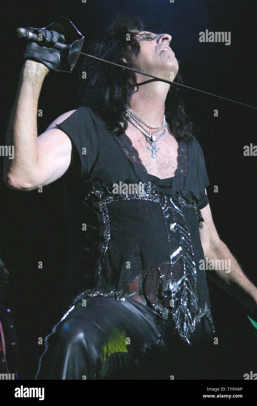 Alice cooper 2005 hi-res stock photography and images - Alamy