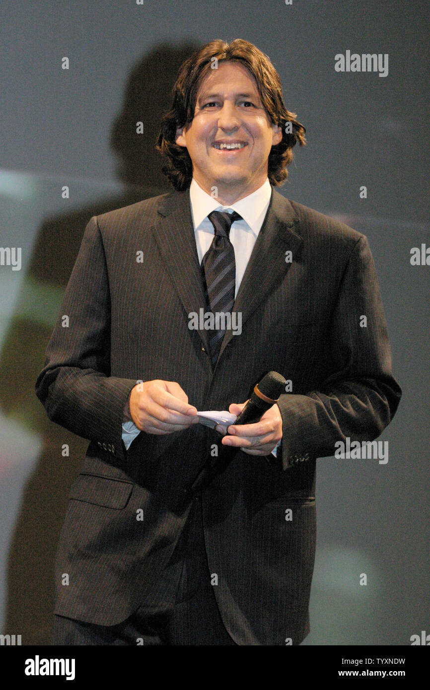 Director Cameron Crowe addresses the crowd before a screening of his ...