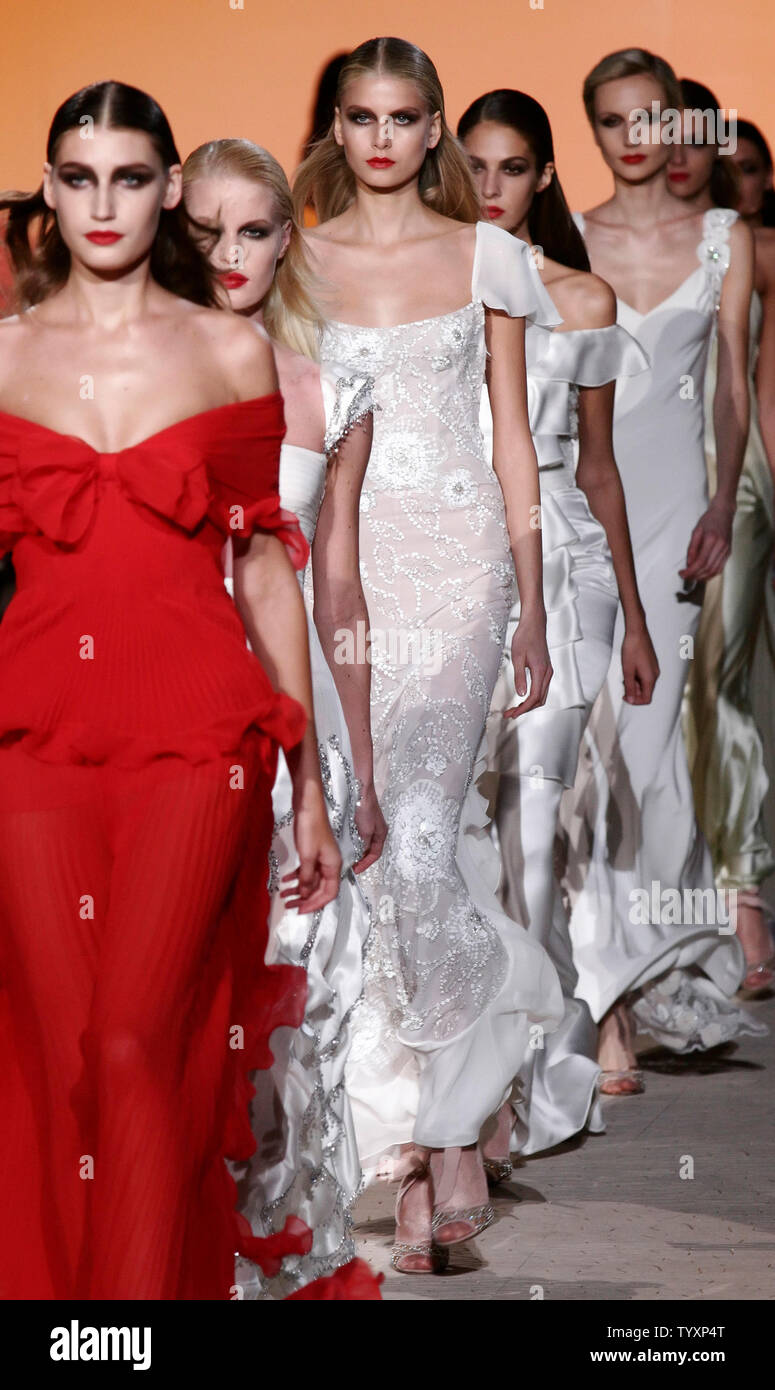 Valentino spring summer collection hi-res stock photography and images ...