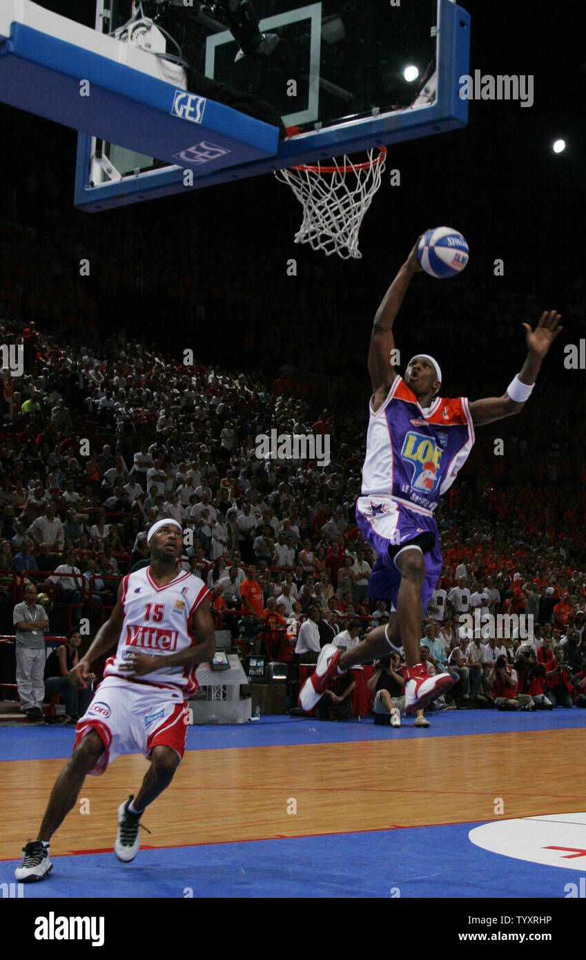 Le Mans guard Kenny Gregory elevates for a dunk at the French ...
