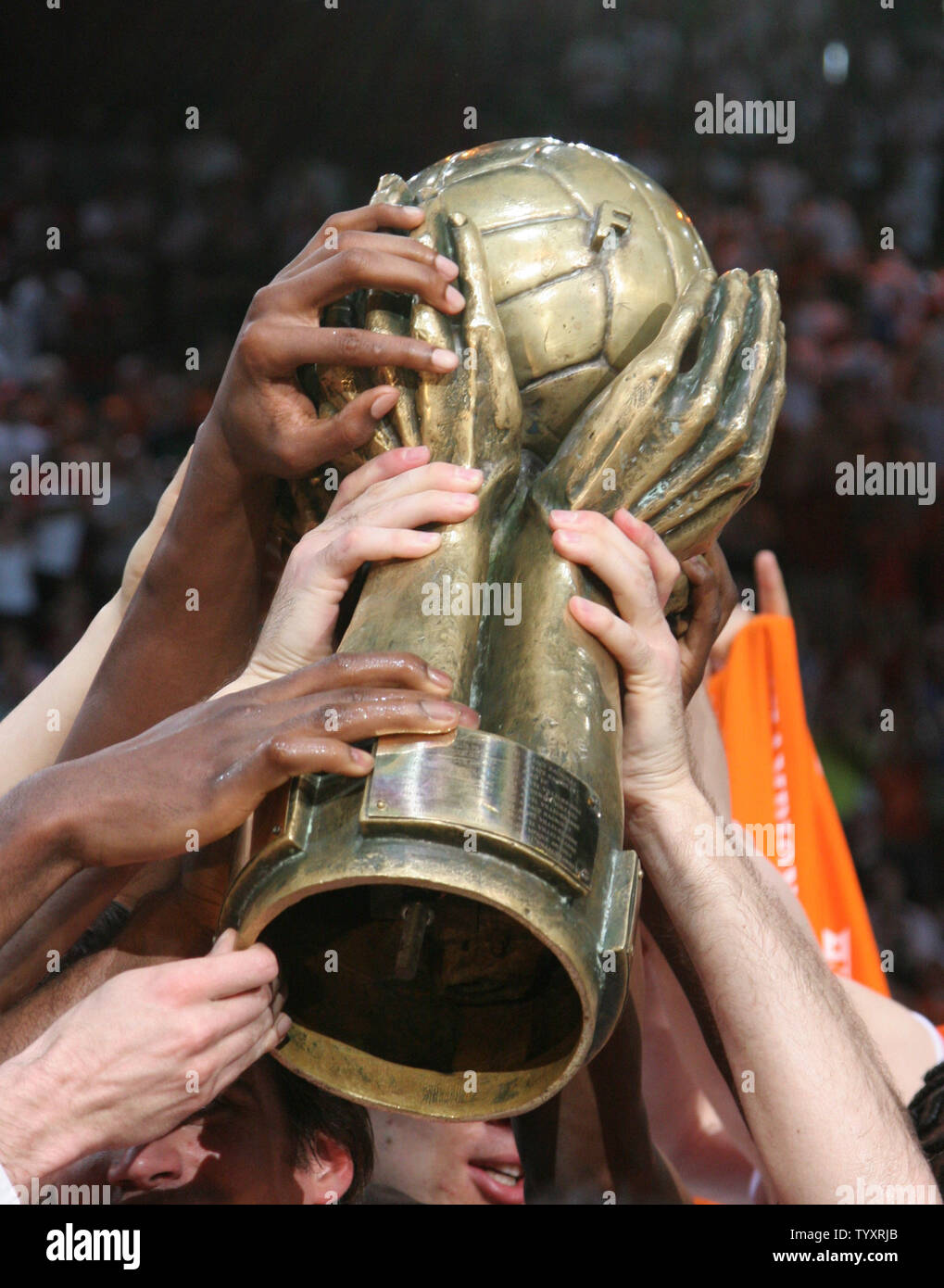 Players hoisting trophy hi-res stock photography and images - Alamy