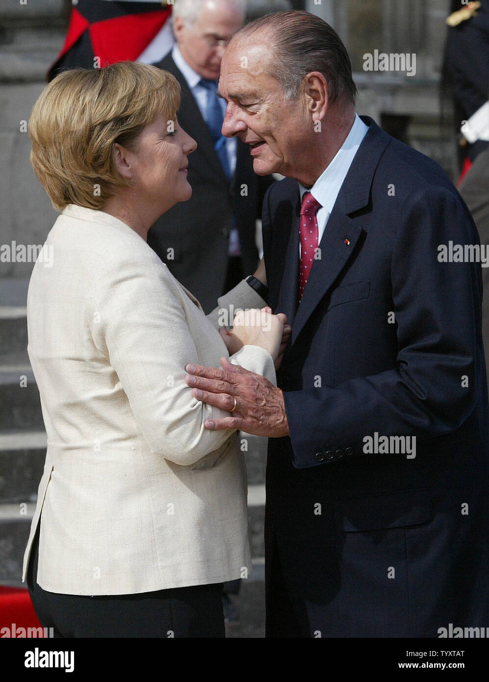 French President Jacques Chirac (R) bids farewell to German Chancellor ...