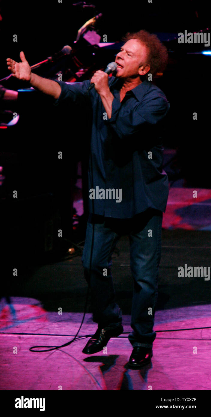 Art garfunkel performs concert hi-res stock photography and images - Alamy