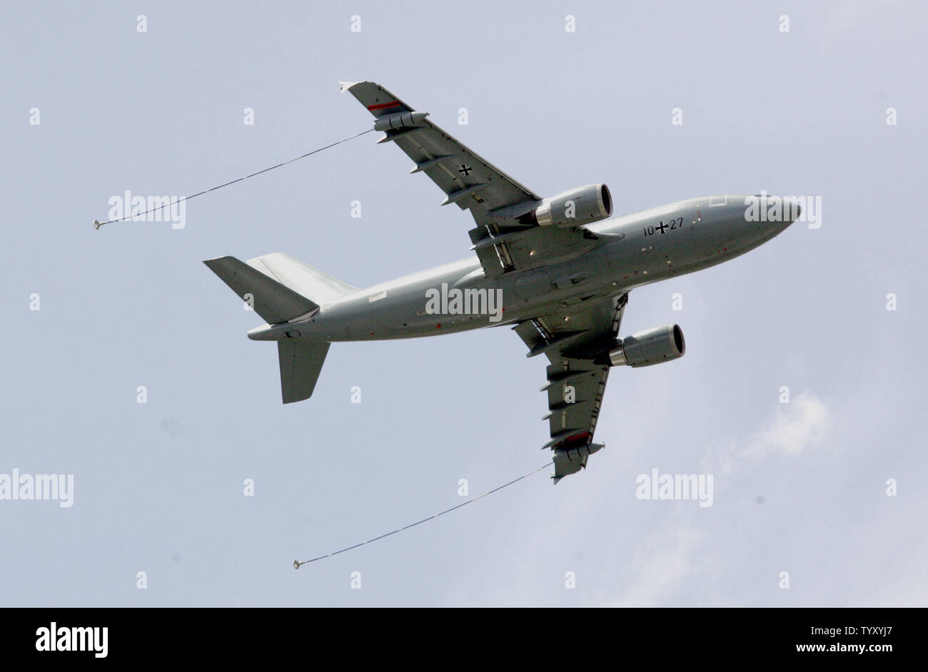 Airbus tanker hi-res stock photography and images - Alamy