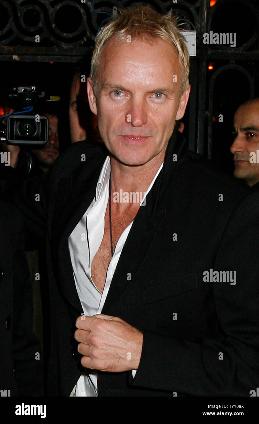 Singer sting hi-res stock photography and images - Alamy