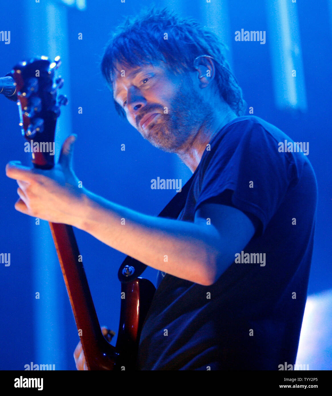 Radiohead frontman hi-res stock photography and images - Alamy