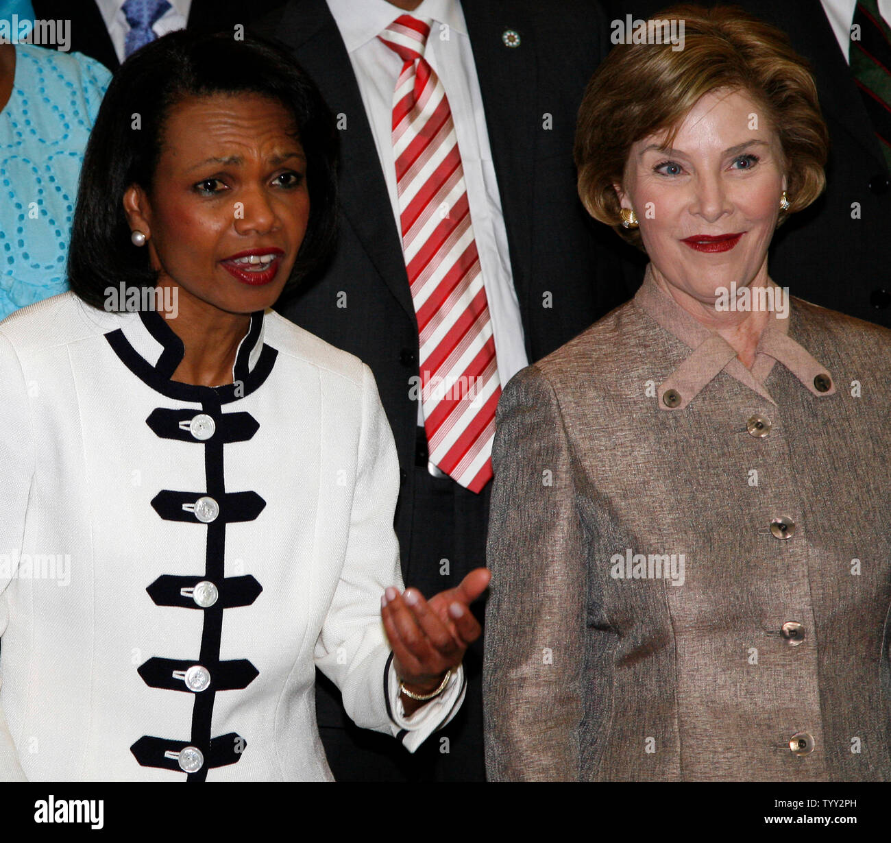 U.S. Secretary of State Condoleeza Rice (L) and U.S. First Lady Laura ...