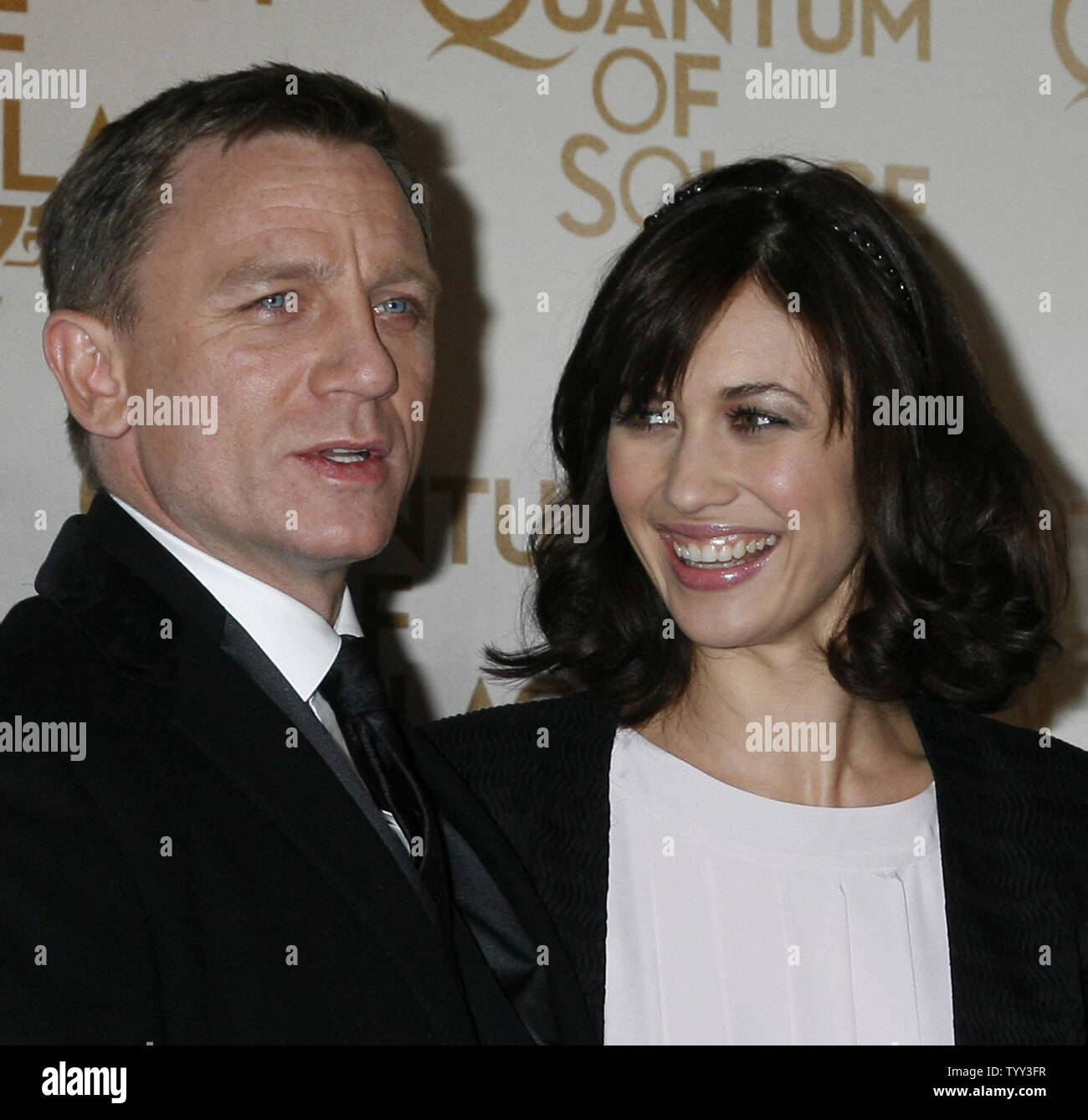 Olga kurylenko daniel craig hi-res stock photography and images - Alamy