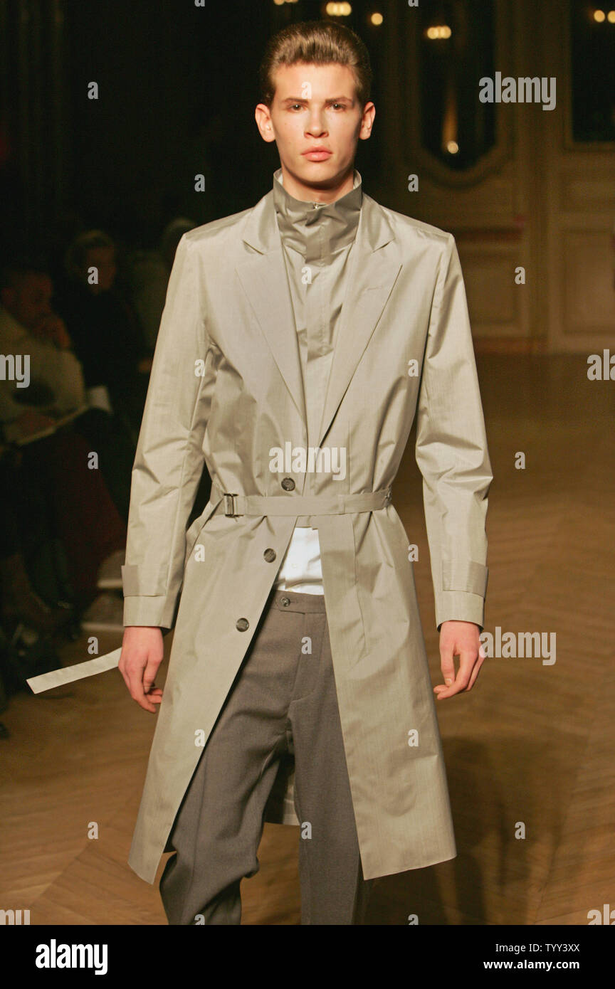 Mens fashion shows 2010 hi-res stock photography and images - Alamy