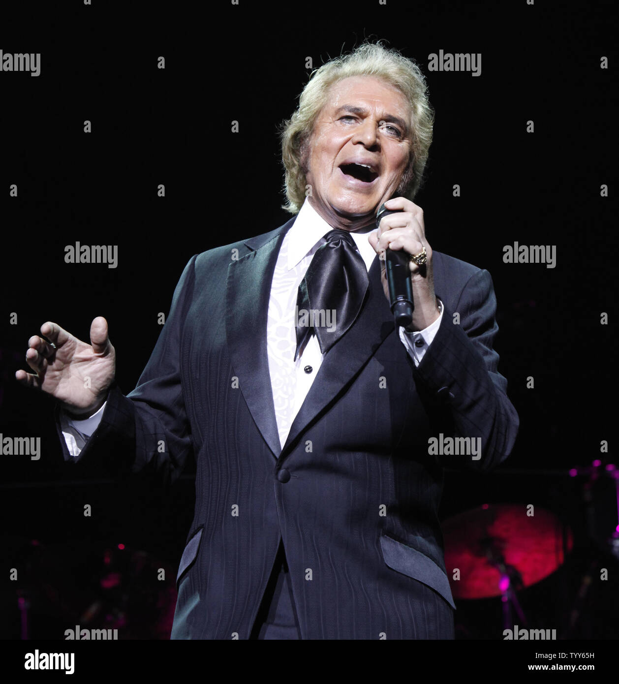 Singer Engelbert Humperdinck performs in concert at the Grand Rex ...