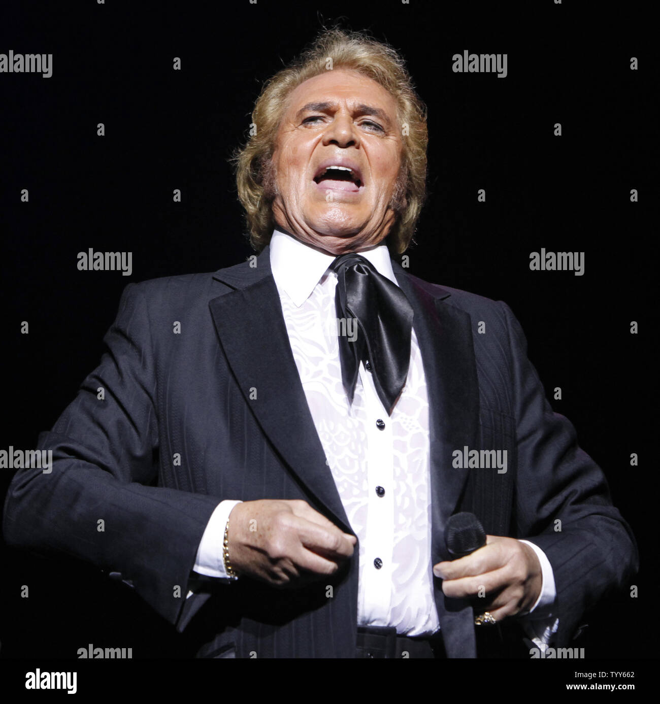 Singer Engelbert Humperdinck performs in concert at the Grand Rex ...