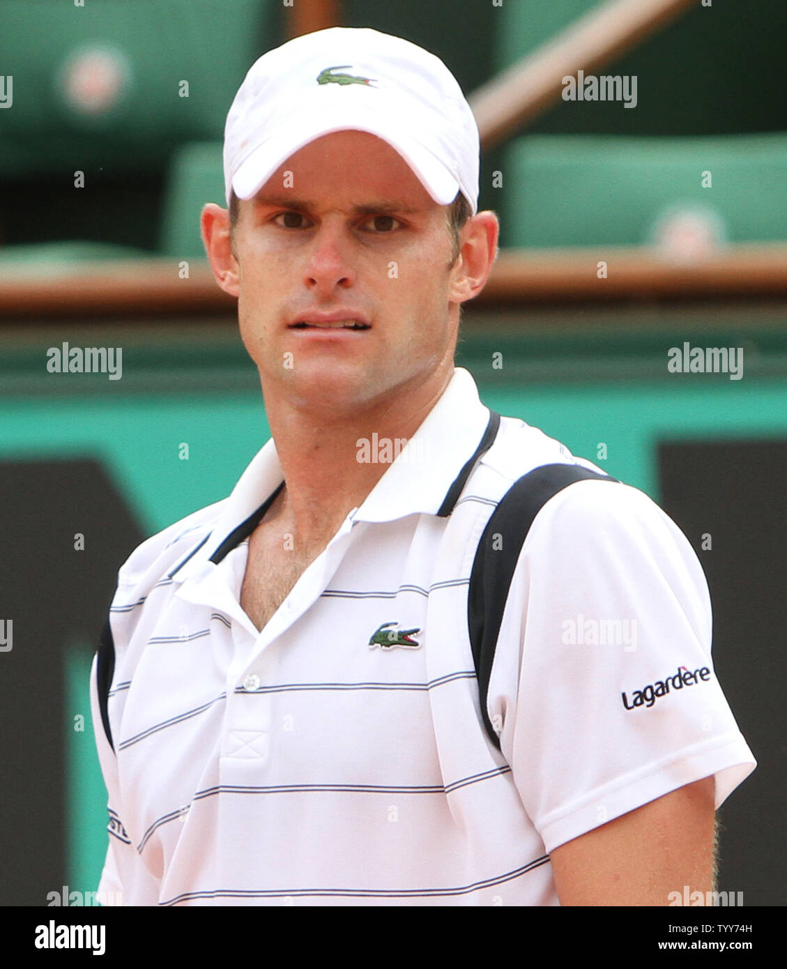 American Andy Roddick pauses during his French Open first round match ...