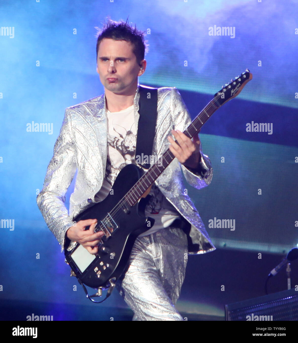 Muse lead singer matthew bellamy hi-res stock photography and images ...