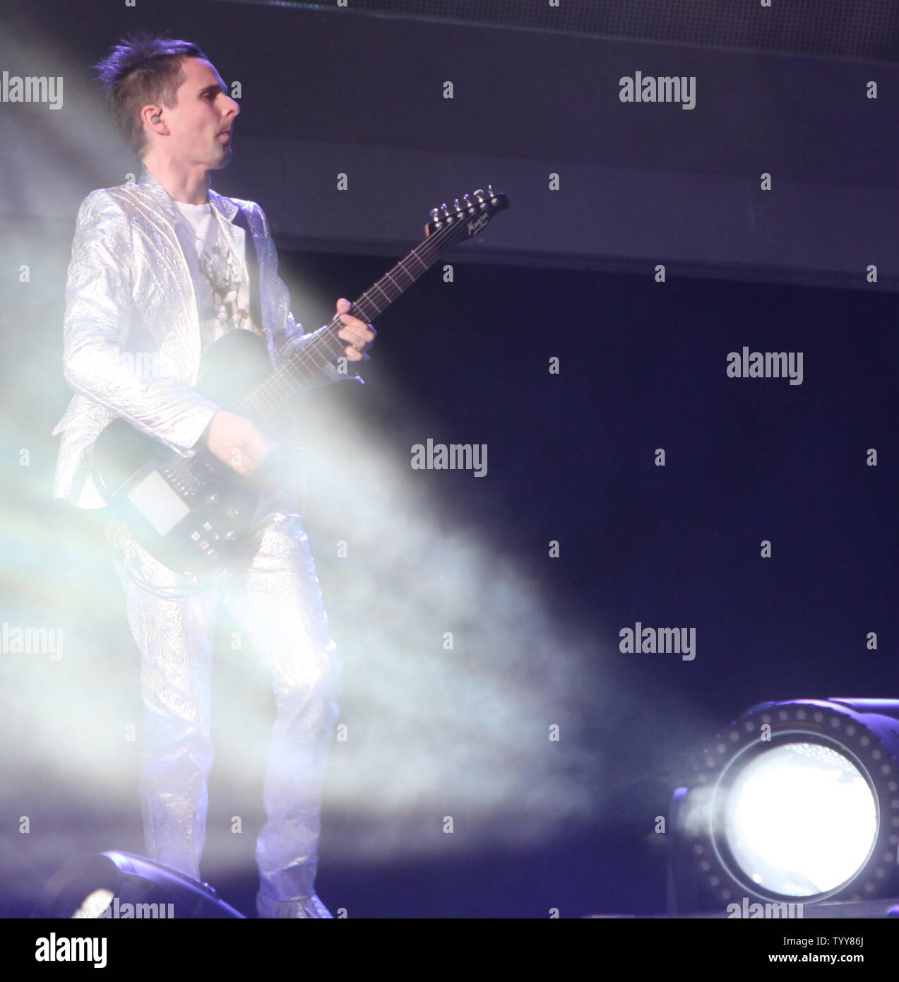 Muse lead singer matthew bellamy hi-res stock photography and images ...