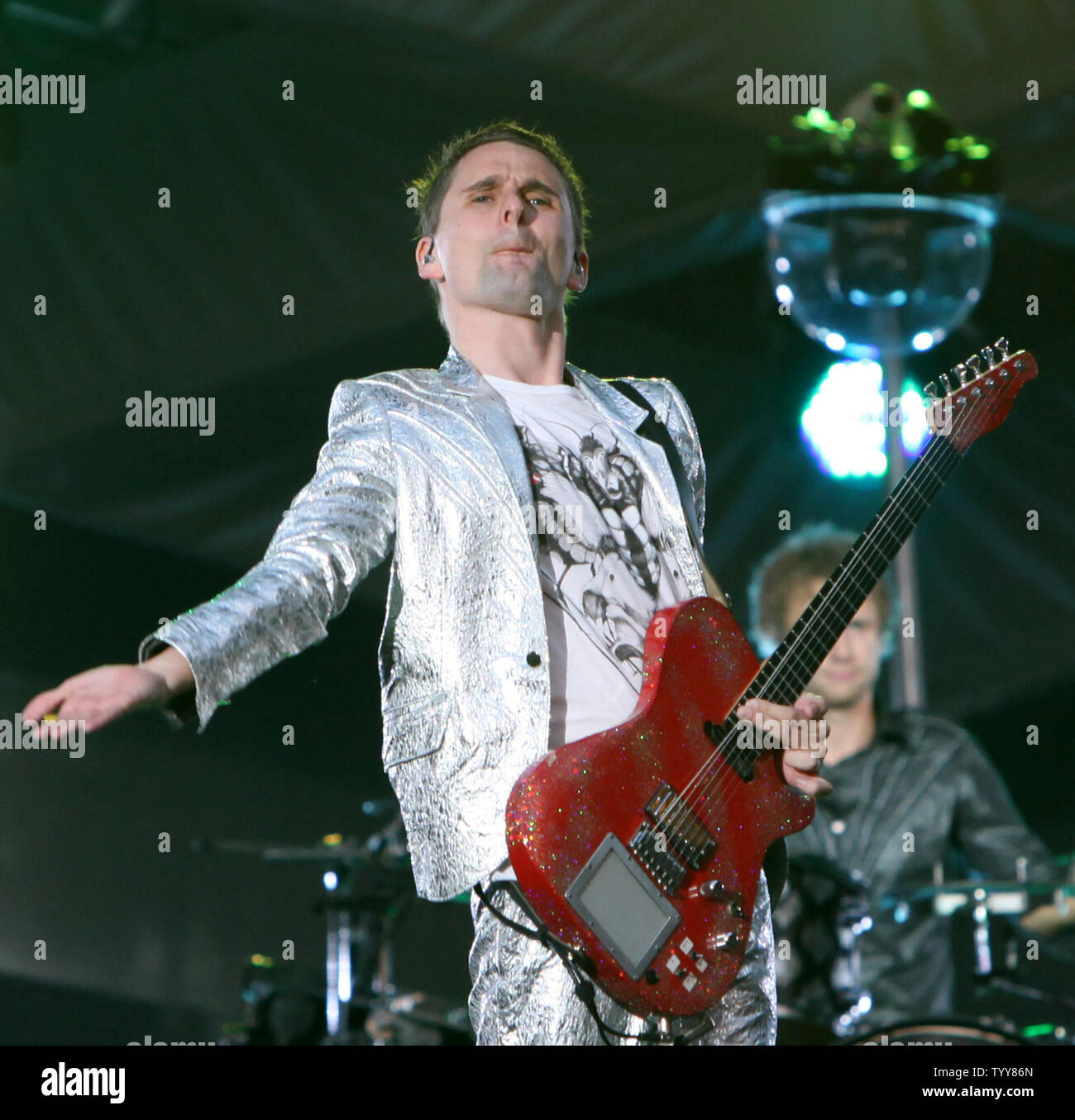 Muse lead singer matthew bellamy hi-res stock photography and images ...