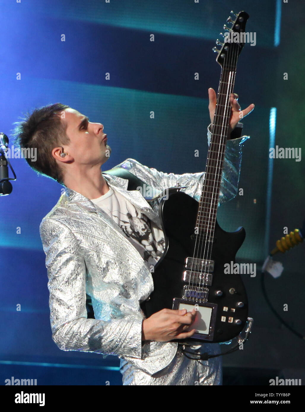 Muse lead singer matthew bellamy hi-res stock photography and images ...