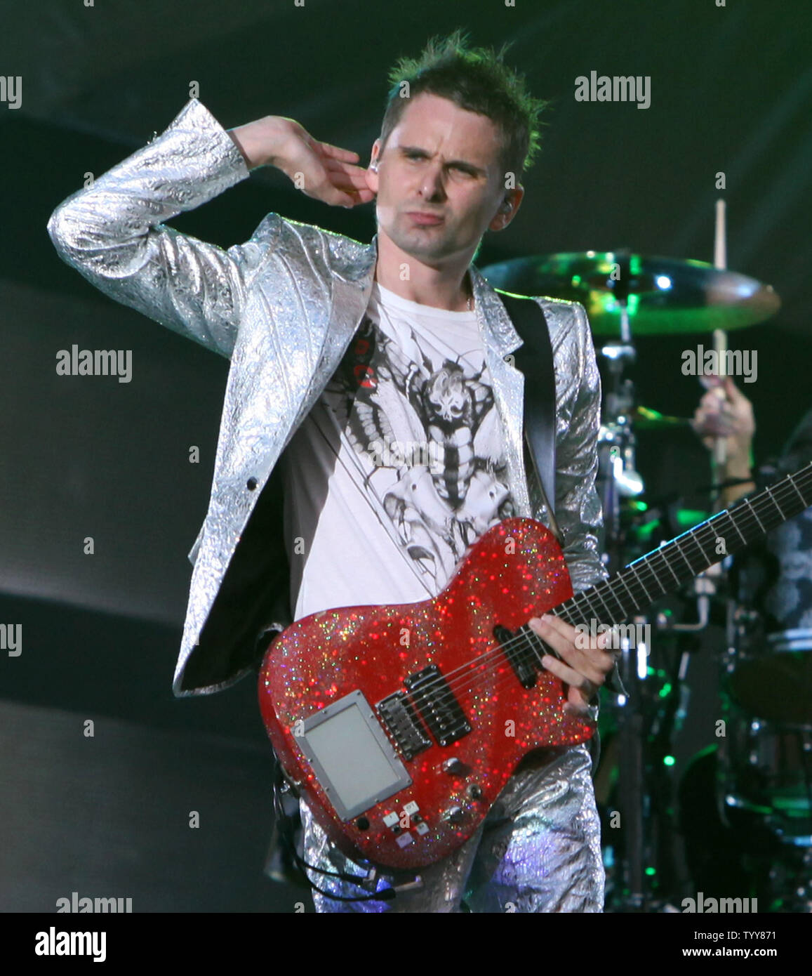 Muse lead singer matthew bellamy hi-res stock photography and images ...