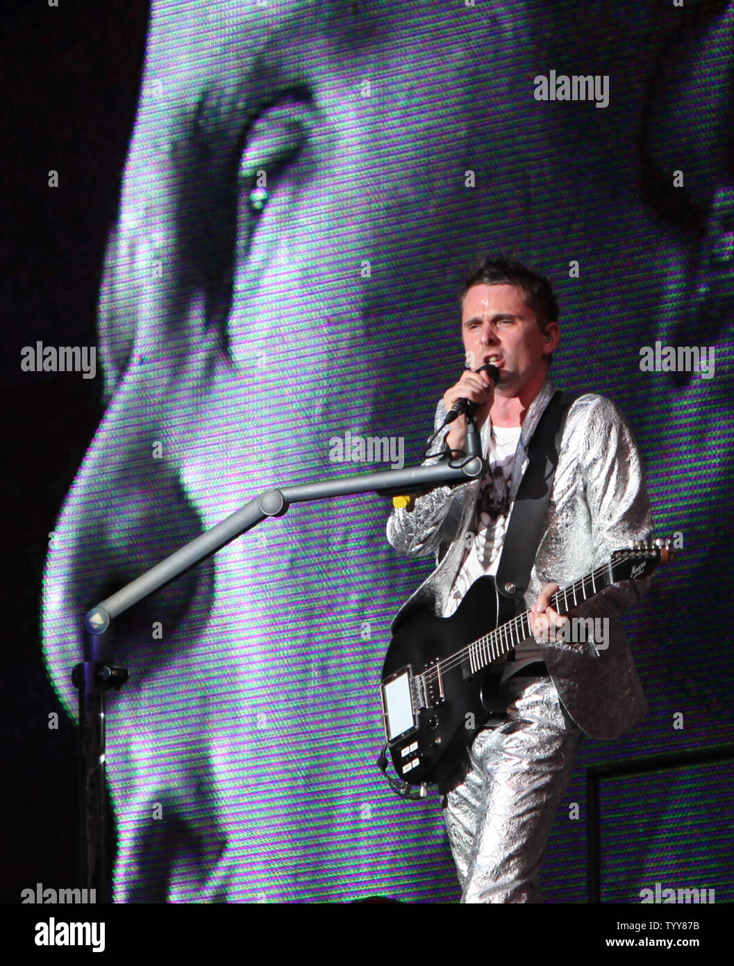 Muse lead singer matthew bellamy hi-res stock photography and images ...