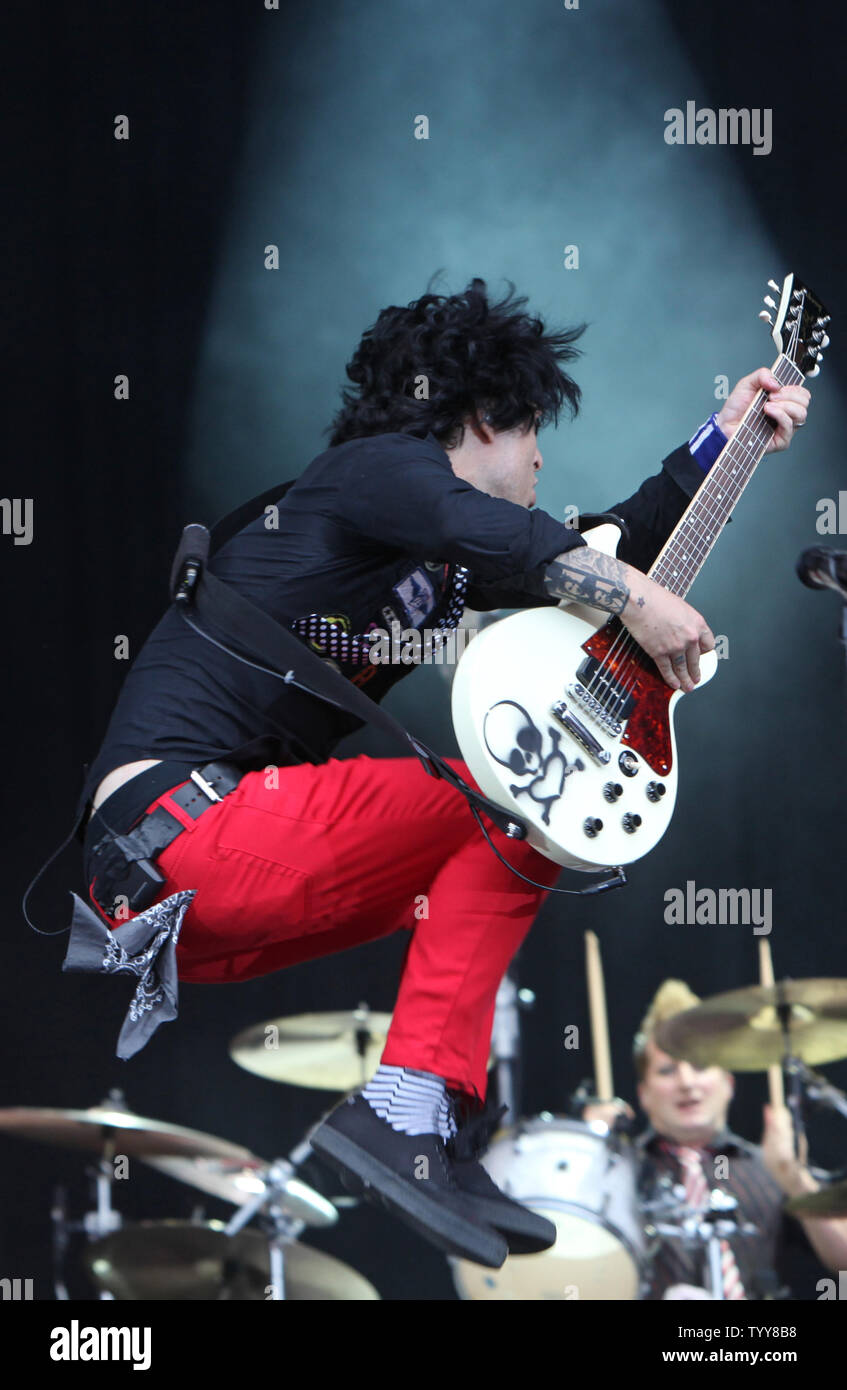 Lead vocalist and guitarist Billie Joe Armstrong of Green Day performs ...