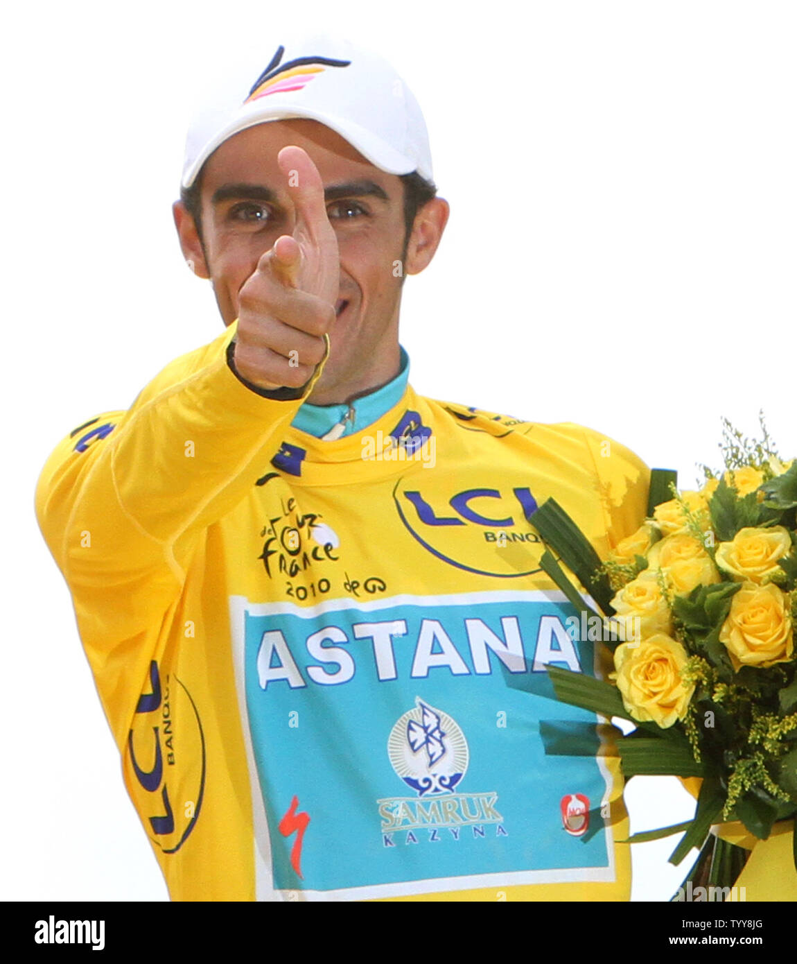 Alberto contador celebrates winning his third tour de france hi-res ...
