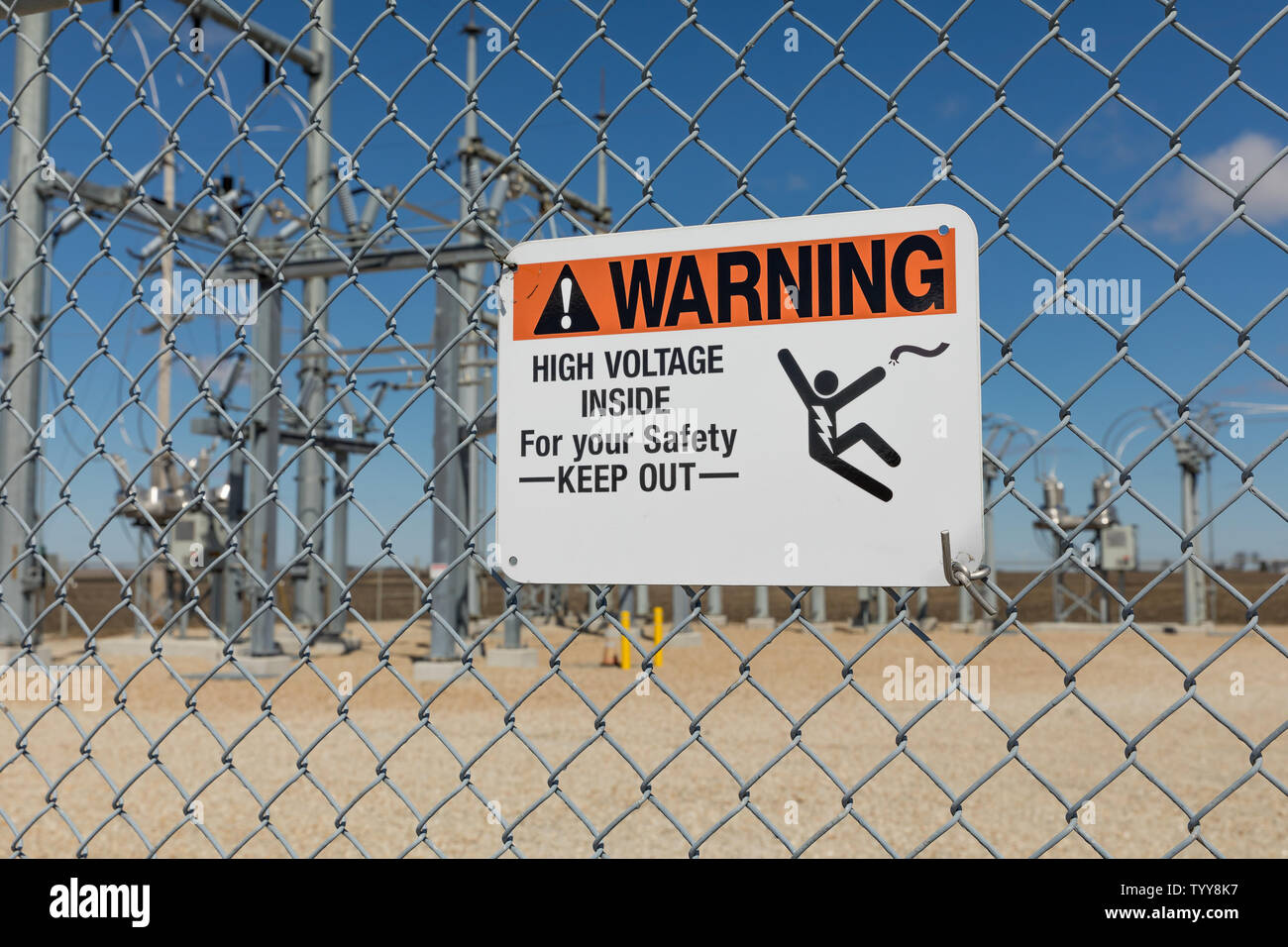 Electricity substation warning sign hi-res stock photography and images ...