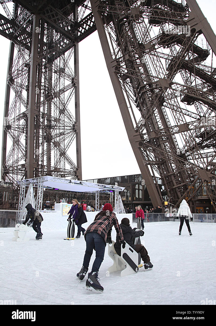 Paris eiffel tower ice rink hi-res stock photography and images - Alamy
