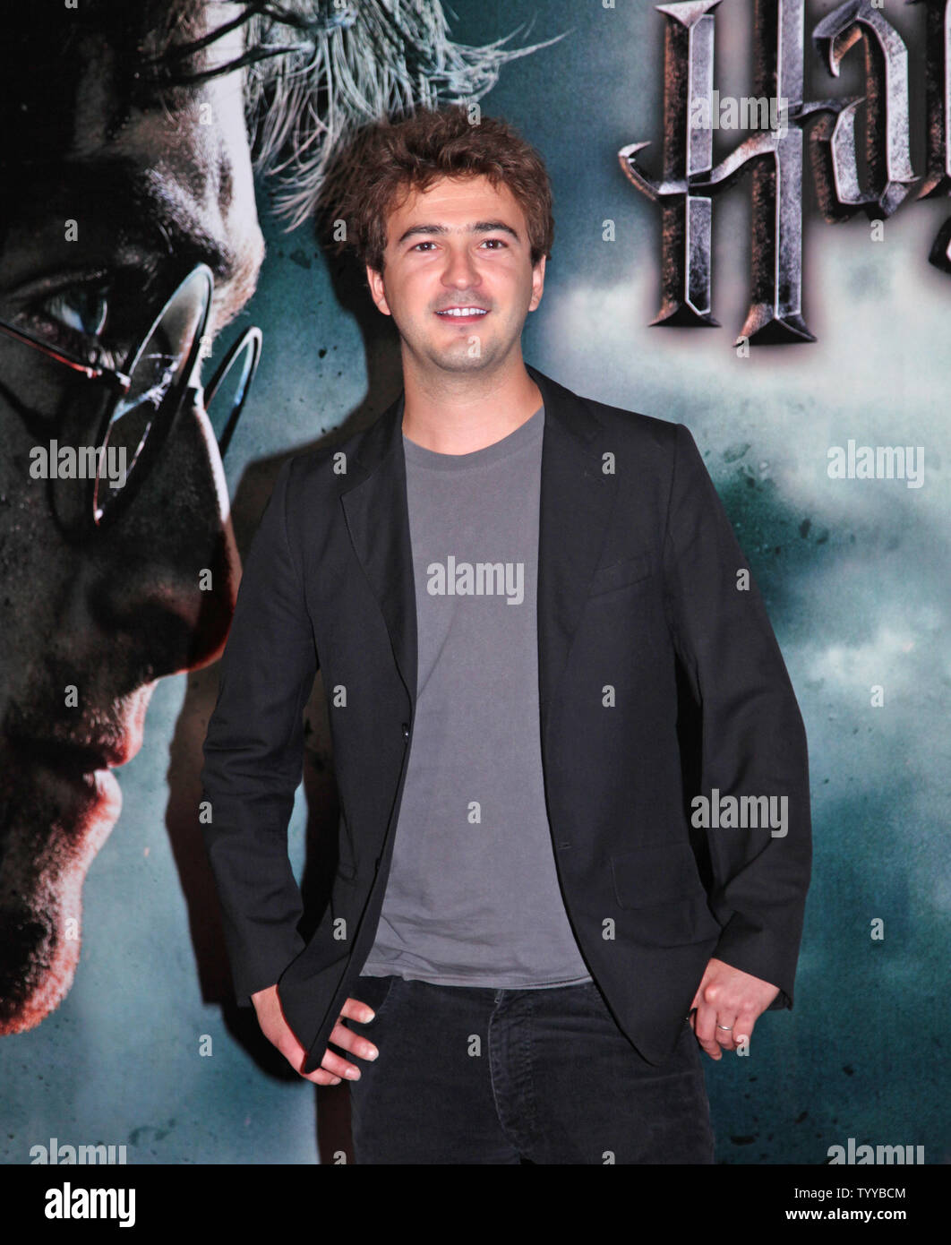 Renan Luce arrives at the French premiere of the film "Harry Potter and ...
