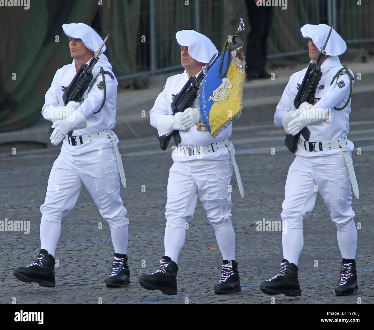 French soldiers arrive at the Place de la Concorde during the annual ...