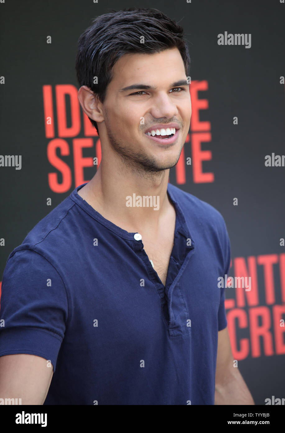 Taylor Lautner Photoshoot Abduction