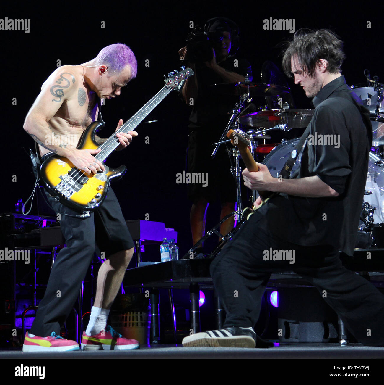 Flea guitarist hi-res stock photography and images - Alamy