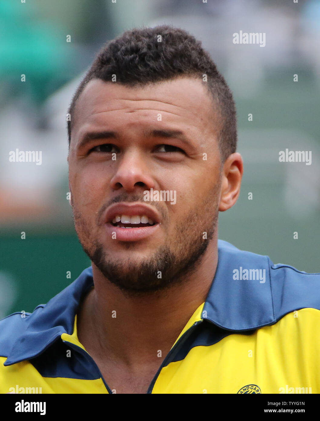 Mens 3 4 portrait hi-res stock photography and images - Alamy